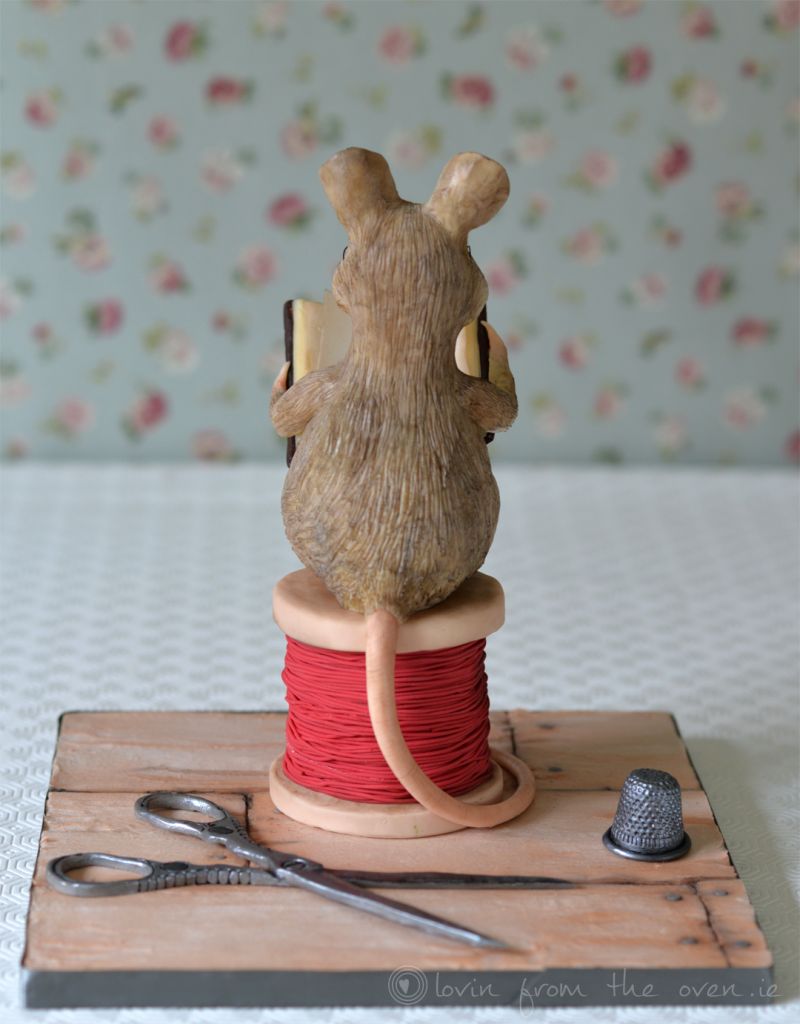 A mouse reading on a spool of thread? YES! | Lovin' from the oven